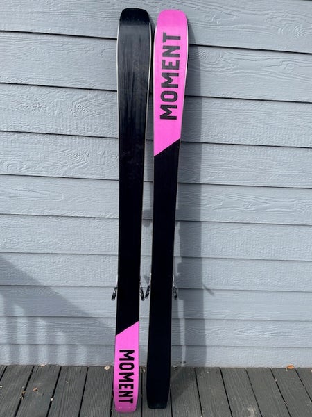 Used Women's Moment Hot Mess 172cm skis with Salomon Warden 13 bindings ...