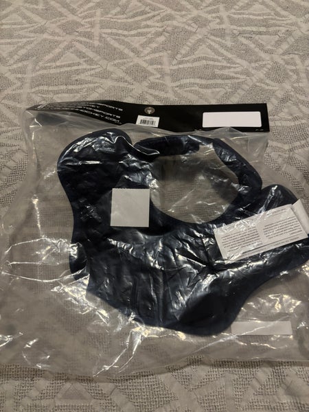 Vaughn Hockey VPC 7000 Goalie Neck Protector Senior New | SidelineSwap ...