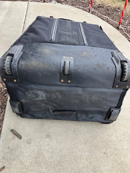 40” Grit Sumo Wheeled Goalie Bag | SidelineSwap | Buy and Sell on ...