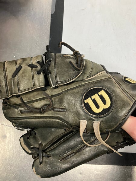 Left Hand Throw 11.75" (Used) A2000 Baseball Glove | SidelineSwap | Buy ...