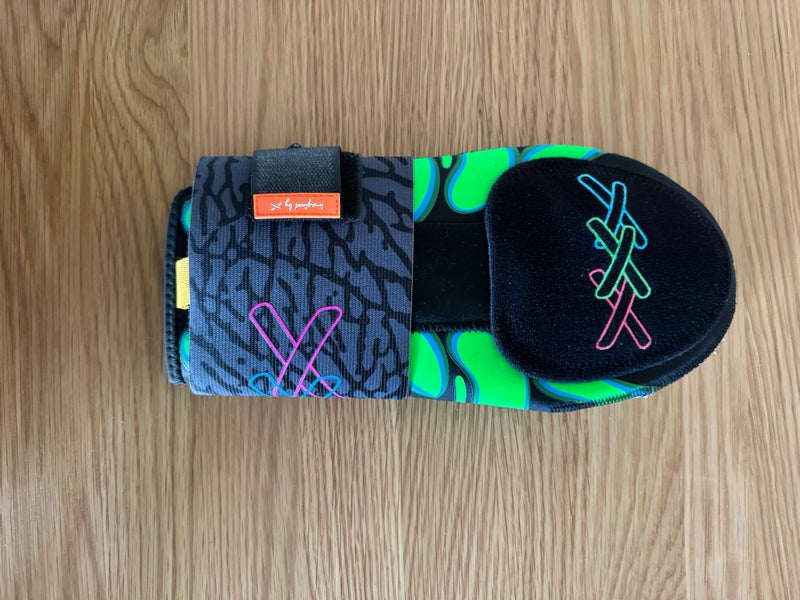 Absolutely Ridiculous Alien Jazz Sliding Mitt | SidelineSwap | Buy and ...