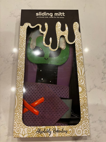 Aria Absolutely Ridiculous Alien sliding mitt | SidelineSwap | Buy and ...