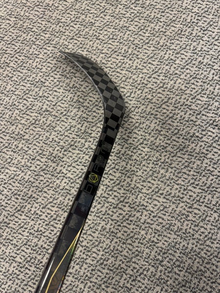 Bauer Gold Proto 55 flex P28 curve right hand stick | SidelineSwap ...