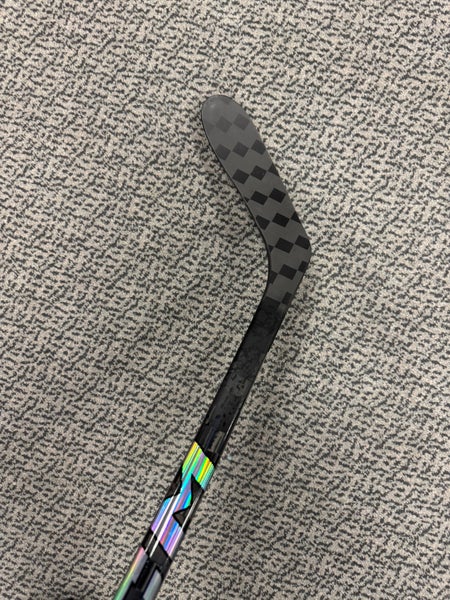 CCM Trigger 9 Pro 50 flex P28 curve left hand stick | SidelineSwap ...