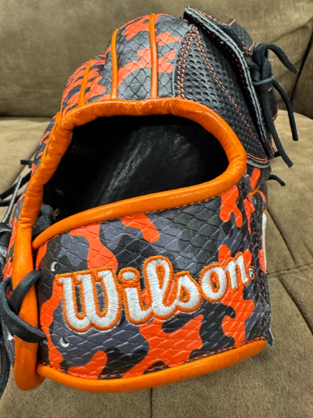 Wilson A2000 1777 Glove 12.75" GOTM Oct 2024 | SidelineSwap | Buy and ...