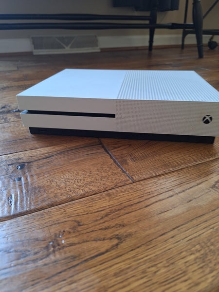 (Used) Xbox one S, white | SidelineSwap | Buy and Sell on SidelineSwap