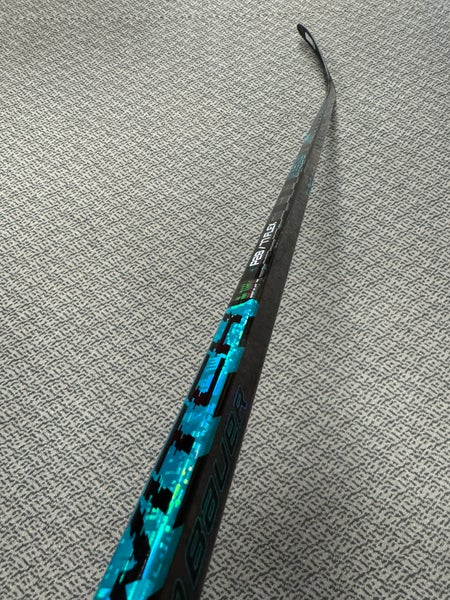 Bauer Twitch 77 Flex P28 curve right hand stick | SidelineSwap | Buy ...