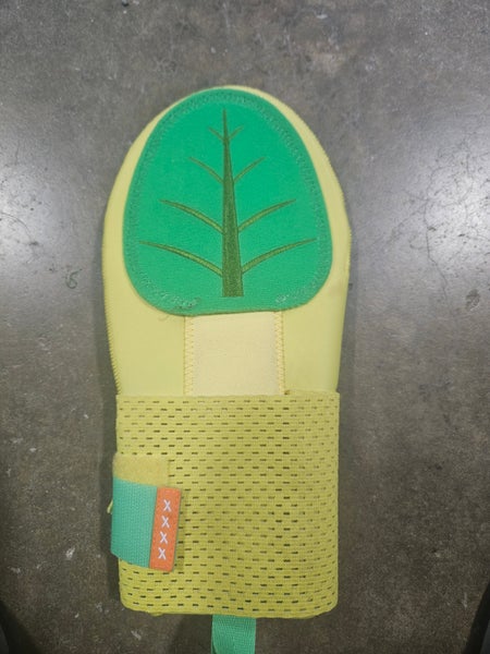 Aria Banana Sliding Mit | SidelineSwap | Buy and Sell on SidelineSwap