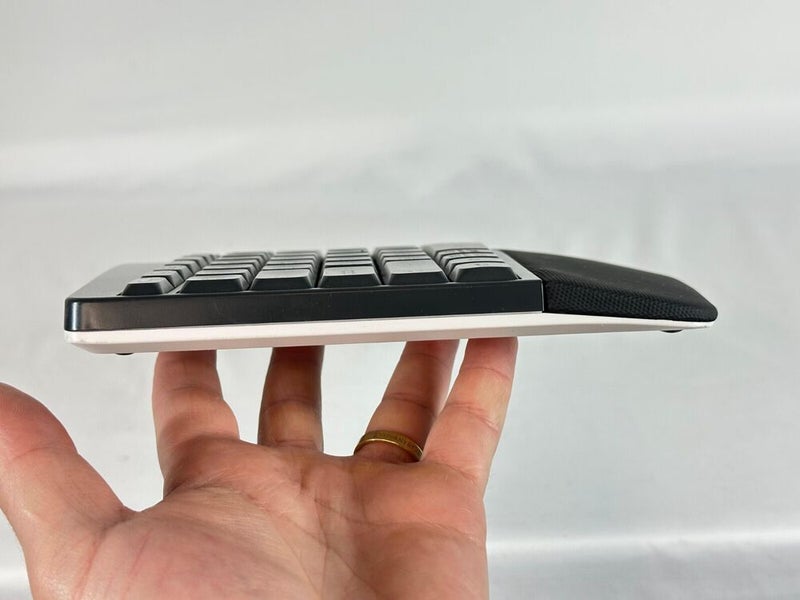 #2572 Logitech K850 Wireless Bluetooth PC Keyboard Black Padded Wrist ...