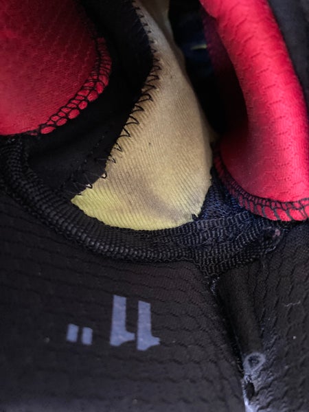 Spitting” Chiclets Youth Hockey Gloves Size 11 Inch Kids Barstool ...