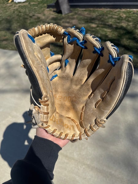 Wilson Right Hand Throw Infield A2000 11.75" (Used) | SidelineSwap ...