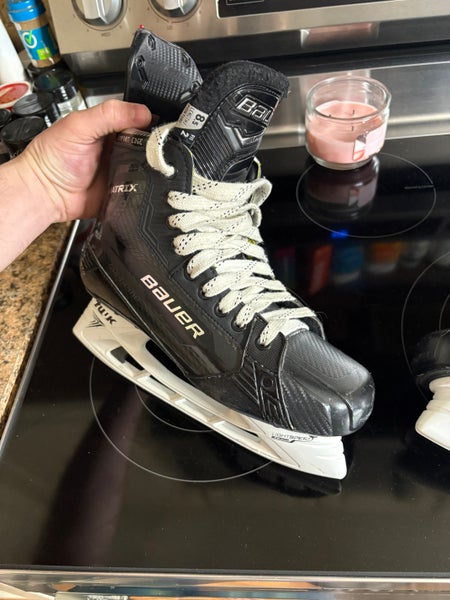 2024 Bauer Supreme Matrix Hockey Skates Regular Width 8.5 (Used ...