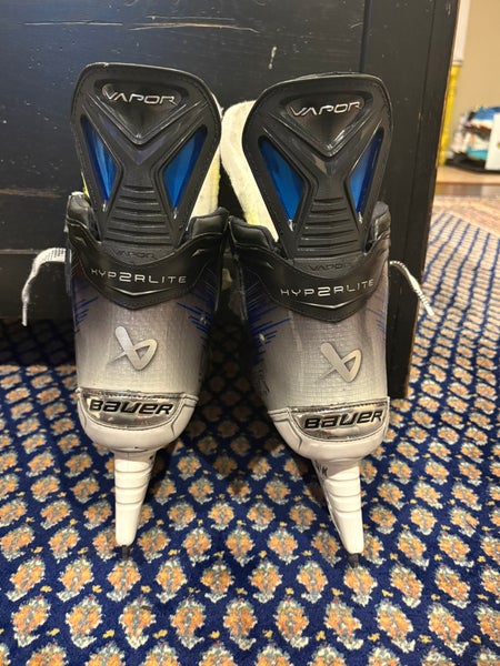 Bauer Vapor Hyperlite 2 Hockey Skates Pro Stock 9 (Used) | SidelineSwap ...