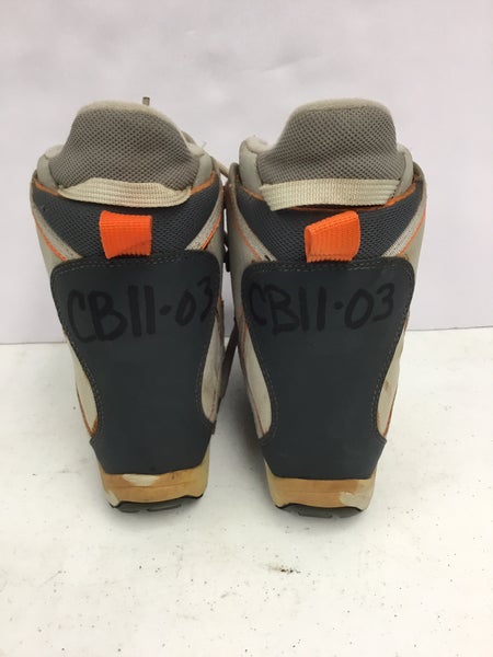 11 Burton Moto kids snowboard boots | SidelineSwap | Buy and Sell on ...