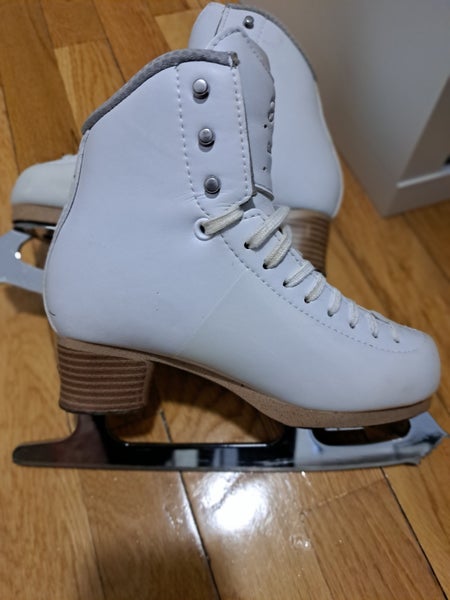 Jackson Ultima Flex Figure Skates C Junior 2.5 (Used) | SidelineSwap ...
