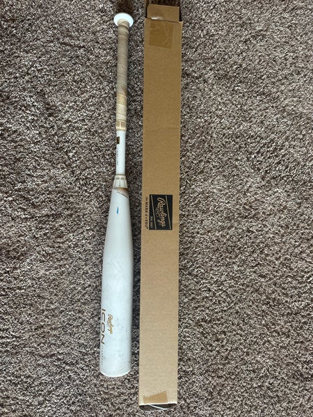 White Rawlings Icon bat | SidelineSwap | Buy and Sell on SidelineSwap