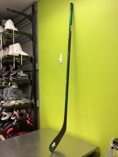 Bauer (Used) Right Handed Intermediate Toe Pattern Hockey Stick ...