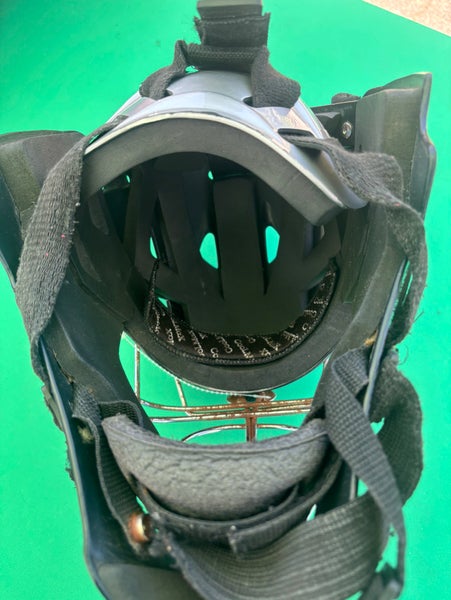 Junior Itech Goalie Mask | SidelineSwap | Buy and Sell on SidelineSwap