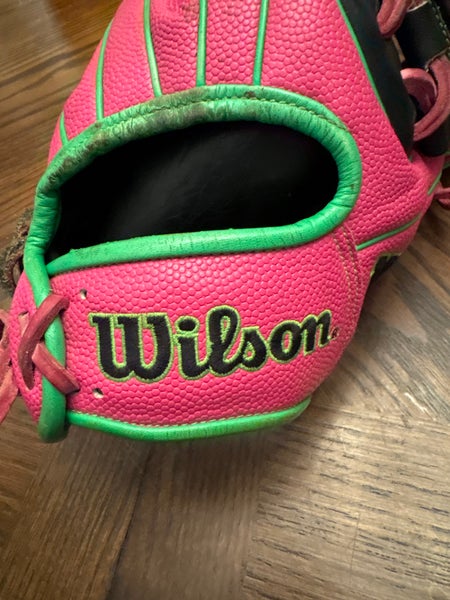 A2000 pink and black 11.5’ infielder baseball glove | SidelineSwap ...
