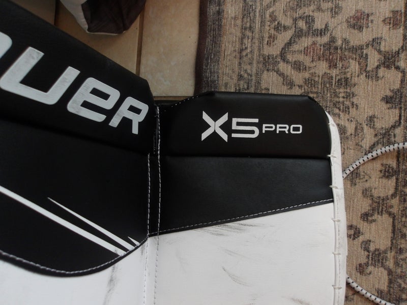 Lightly Used Bauer Vapor X5 Pro Senior Medium Goalie Leg Pads ...