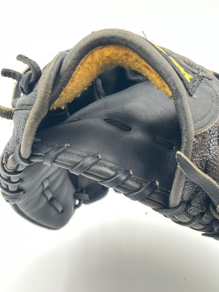 Wilson a2000 G4 11.5 infield baseball glove | SidelineSwap | Buy and ...