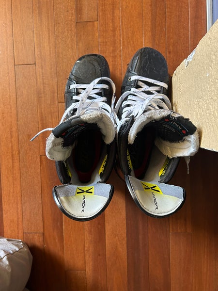 Custom Black Bauer Vapor Hyperlite 2 Hockey Skates Size 9 (Used ...