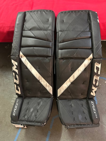 34" + 1" Senior CCM Extreme Flex E5.5 Goalie Leg Pads | SidelineSwap ...