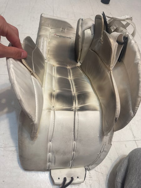 31+2 True Catalyst exl Goalie Leg Pads (Used) | SidelineSwap | Buy and ...