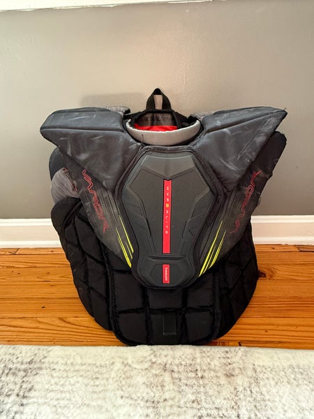 Small Bauer Vapor Hyperlite 2 Goalie Chest Protector (Used ...