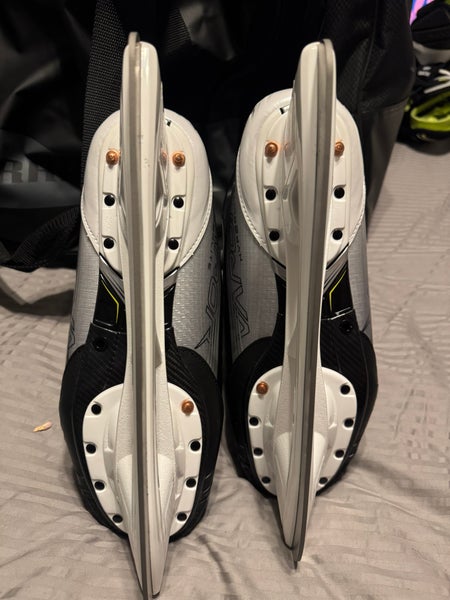 Bauer Hyperlite 2 Skates W/ Steel - 10.5 Fit 3 | SidelineSwap | Buy and ...