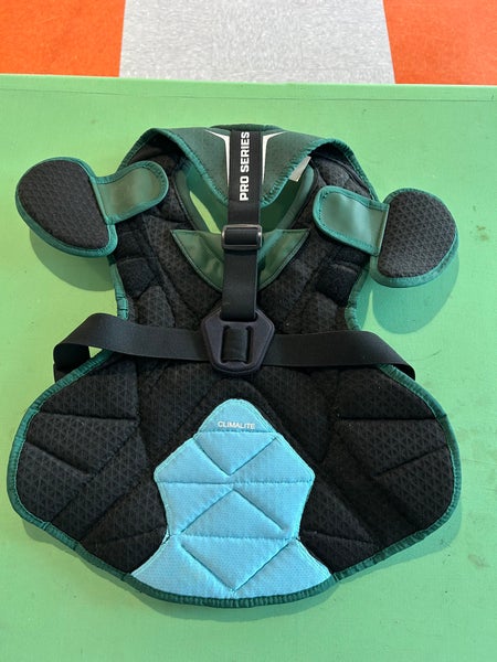 MINT CONDITION Senior Easton Pro Series Catcher's Chest Protector 16 ...