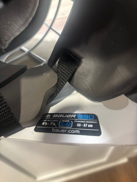 Bauer 930 Goalie Mask | SidelineSwap | Buy and Sell on SidelineSwap