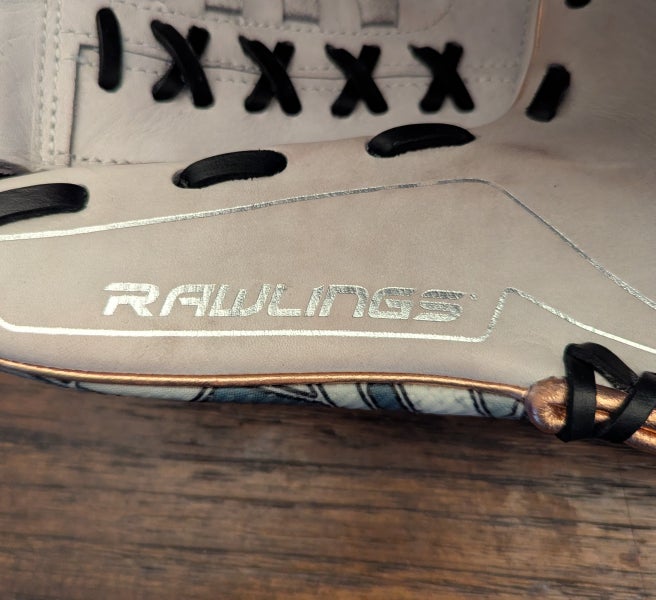 Rawlings REV1X Series Glove - (REV207-18) | SidelineSwap | Buy and Sell ...