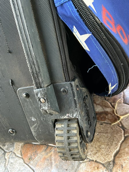 BOWNET COMMANDER CATCHER'S ROLLING WHEELED BAG - (Used) small hole can ...