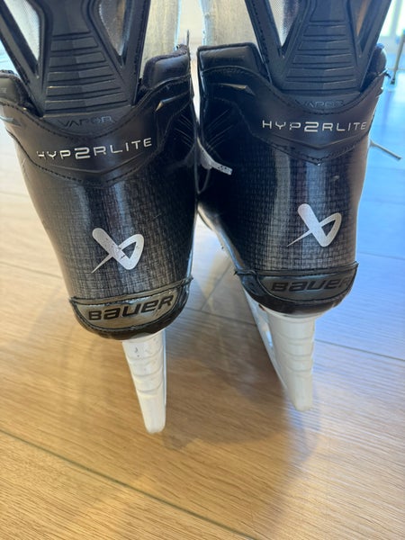 Bauer Vapor Hyperlite 2 Hockey Skates Regular Width 9.5 (Used ...