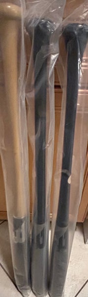 B45 Bat 33.5" NA28. / 2 Lizard grip / Elly 44 (33) RA 13 (33) (3 bats ...