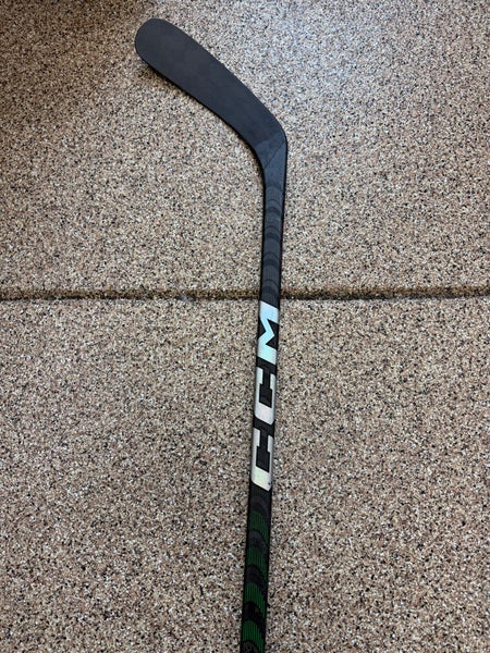 Junior CCM Left Handed P29 40 Flex JetSpeed FT5 Pro Hockey Stick - 51” shaft length ...