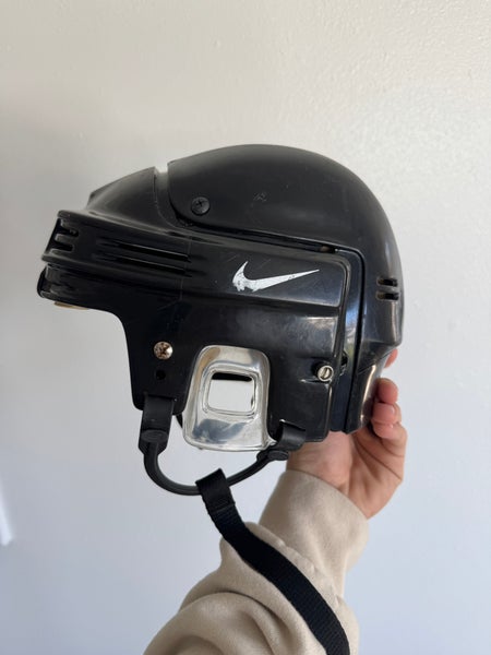 Medium Nike Bauer 4500 Helmet (Used) | SidelineSwap | Buy and Sell on ...