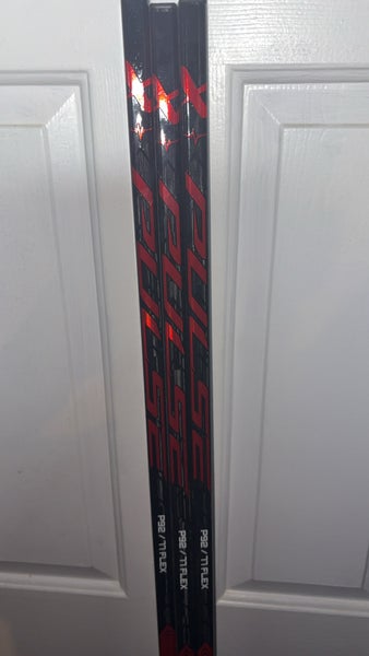 Senior p92/77 Bauer Pulse Hockey Stick RED | SidelineSwap | Buy and ...