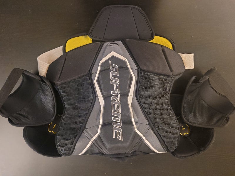 Medium Senior Bauer Supreme 2S Shoulder Pads (Used) | SidelineSwap ...