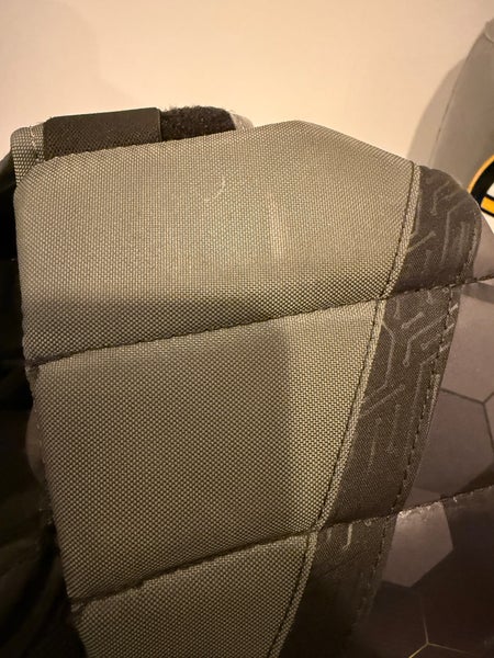 Large Bauer Mach Goalie Chest Protector (Used) | SidelineSwap | Buy and ...