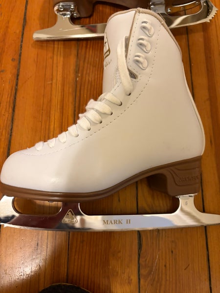 Jackson Ultima Mystique Figure Skates C Junior 1 (Used) | SidelineSwap ...