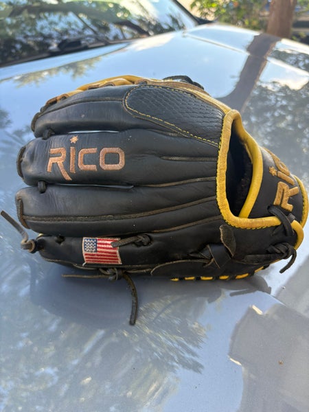RH Baseball Glove 11.5" (Used) | SidelineSwap | Buy and Sell on ...