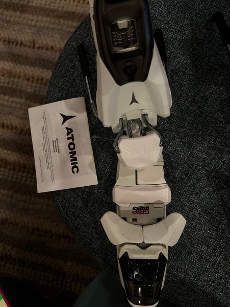 Unused Atomic M 10 GW ski bindings in white/smoke | SidelineSwap | Buy ...