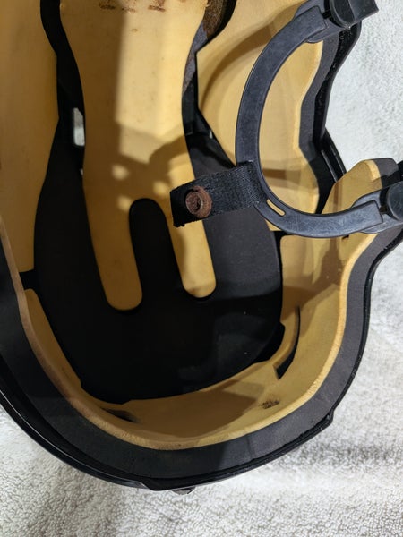 Medium CCM Vector V08 Helmet (Used) | SidelineSwap | Buy and Sell on ...