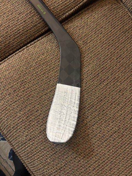 Senior Warrior Covert QR6 Pro Right Handed Hockey Stick W28 75 Flex ...