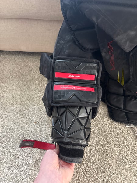 Large 2021 Bauer Vapor Hyperlite 2 Goalie Chest Protector (Used ...