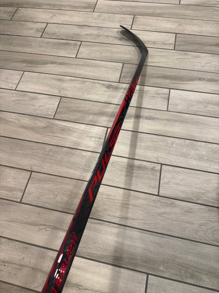 NEW Senior Bauer Red Pulse p92 70 flex right | SidelineSwap | Buy and ...