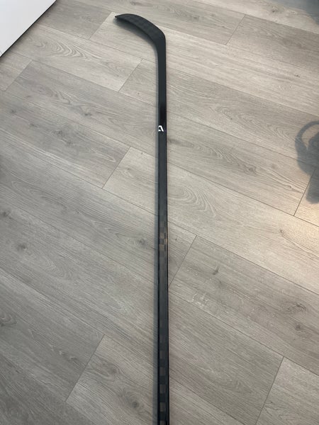 PRO Hossa curve, 70 flex, RH, VF, Pro stock hockey stick | SidelineSwap ...