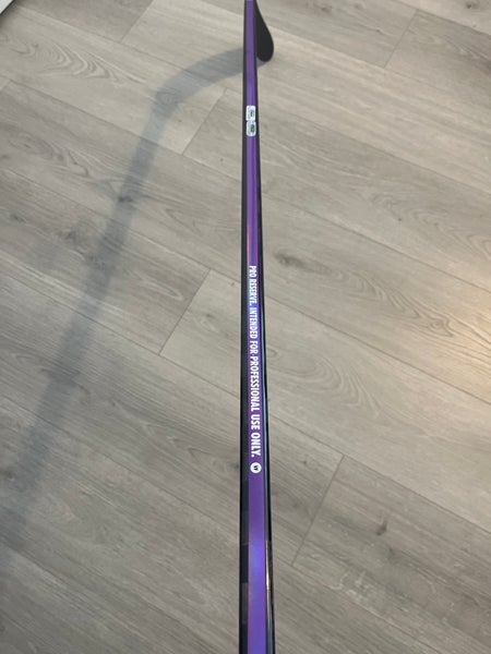 PRO Hossa curve, 70 flex, RH, VF, Pro stock hockey stick | SidelineSwap ...